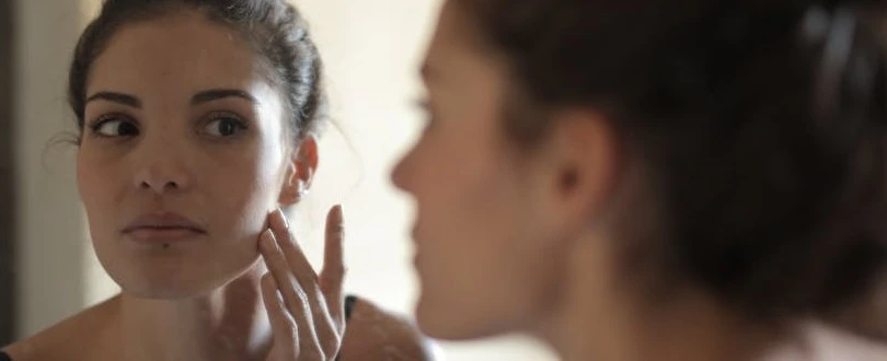 Cisti sebacea: cos’è, perché si forma, cosa fare - Santagostino Magazine